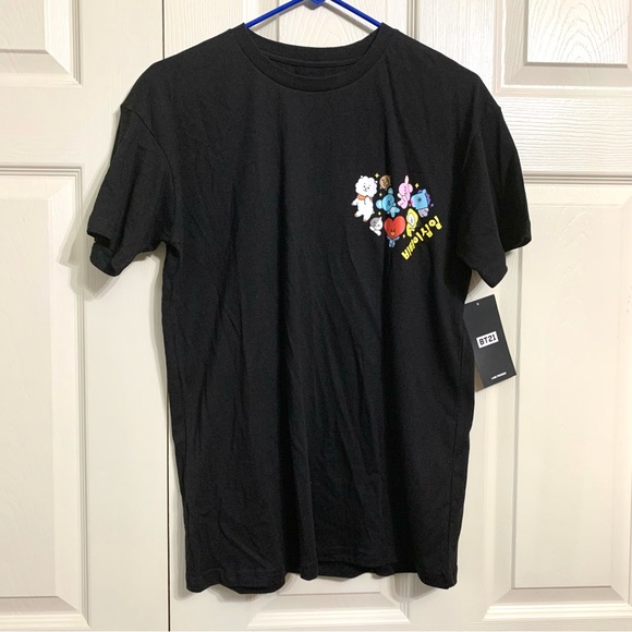 BT21 | Tops | Nwt Bt2 Line Friends Bts Group Signature Womens Shirt ...
